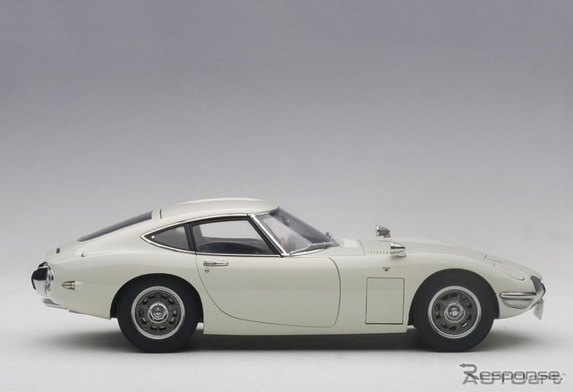 オートアート、トヨタ 2000GT 1/18スケールモデルを新規金型で オートアート、トヨタ 2000GT 1/18スケールモデルを新規金型で