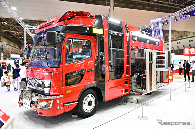 ヒーローの相棒、モリタの消防車キャビンはかっこいい…東京国際 ヒーローの相棒、モリタの消防車キャビンはかっこいい…東京国際